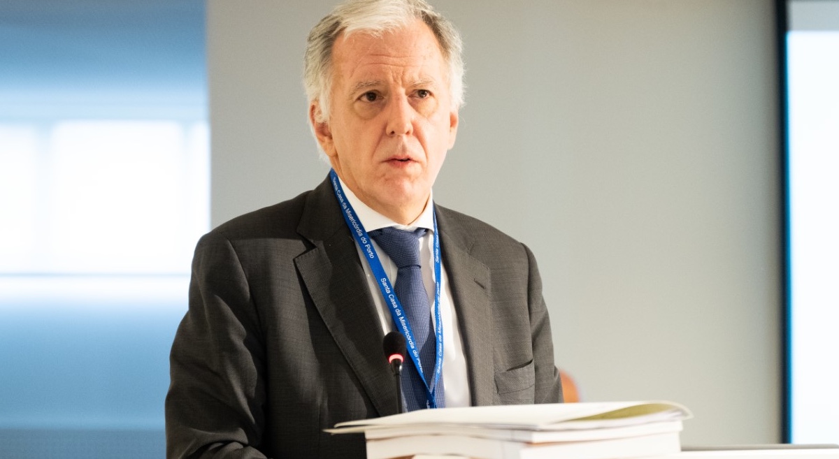 António Tavares, professor universitário e provedor da Santa Casa da ...